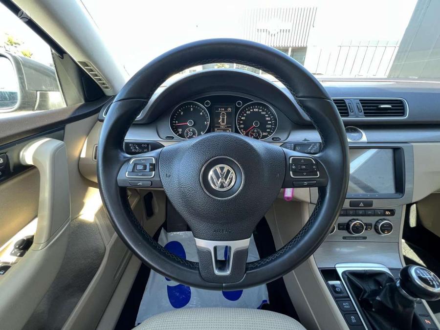 Pelēks Volkswagen Passat 2012 Šauļi, ar dzinēja tilpumu 1.60 L un nobraukumu 230 tūkst. km par 4950 €, foto 15 vietnē AUTOMOTO.COM.LV