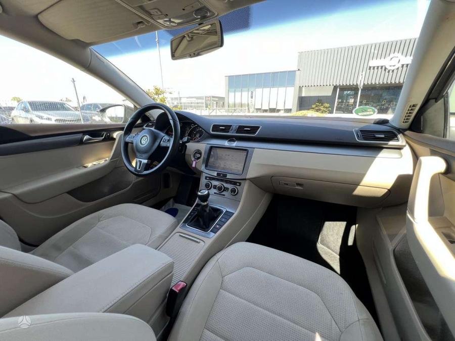 Pelēks Volkswagen Passat 2012 Šauļi, ar dzinēja tilpumu 1.60 L un nobraukumu 230 tūkst. km par 4950 €, foto 24 vietnē AUTOMOTO.COM.LV
