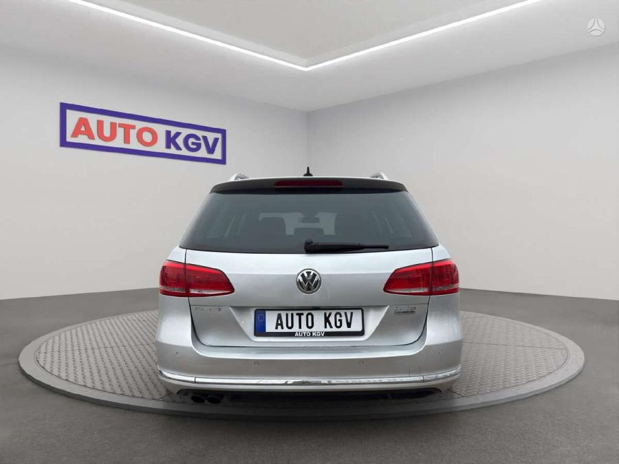 Grey Volkswagen Passat 2013 in Kaunas, with an engine capacity of 2.00 L and mileage of 276 thousand km for 6799 €, photo 4 on AUTOMOTO.COM.LV