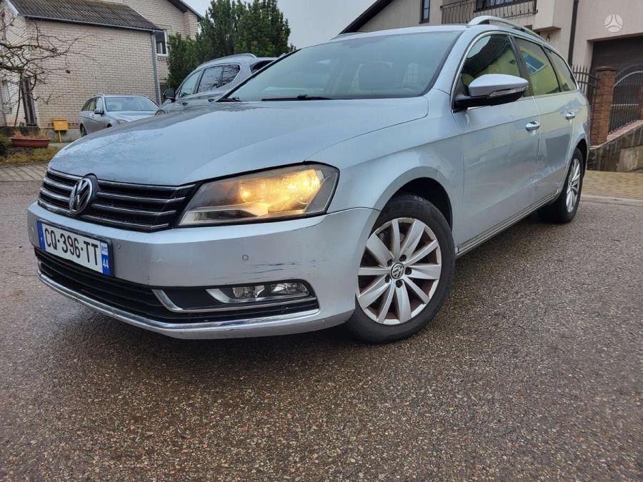 Grey Volkswagen Passat 2013 in Utena, with an engine capacity of 2.00 L and mileage of 290 thousand km for 2850 €, photo 1 on AUTOMOTO.COM.LV