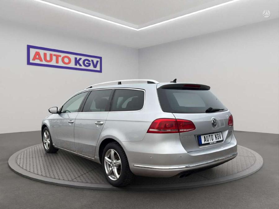 Grey Volkswagen Passat 2013 in Kaunas, with an engine capacity of 2.00 L and mileage of 276 thousand km for 6799 €, photo 3 on AUTOMOTO.COM.LV