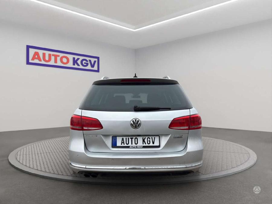 Grey Volkswagen Passat 2013 in Kaunas, with an engine capacity of 2.00 L and mileage of 276 thousand km for 6799 €, photo 4 on AUTOMOTO.COM.LV