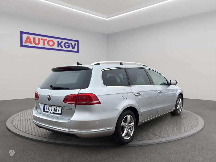Grey Volkswagen Passat 2013 in Kaunas, with an engine capacity of 2.00 L and mileage of 276 thousand km for 6799 €, photo 5 on AUTOMOTO.COM.LV