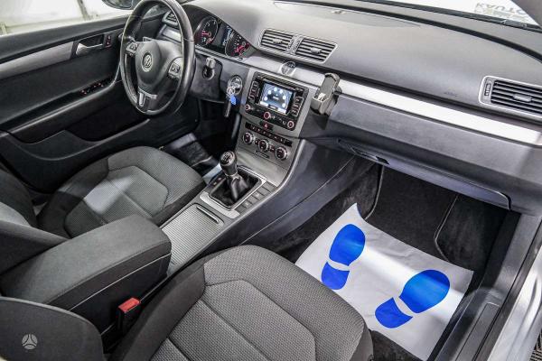 Grey Volkswagen Passat 2013 in Kaunas, with an engine capacity of 1.60 L and mileage of 0 thousand km for 6890 €, photo 11 on AUTOMOTO.COM.LV