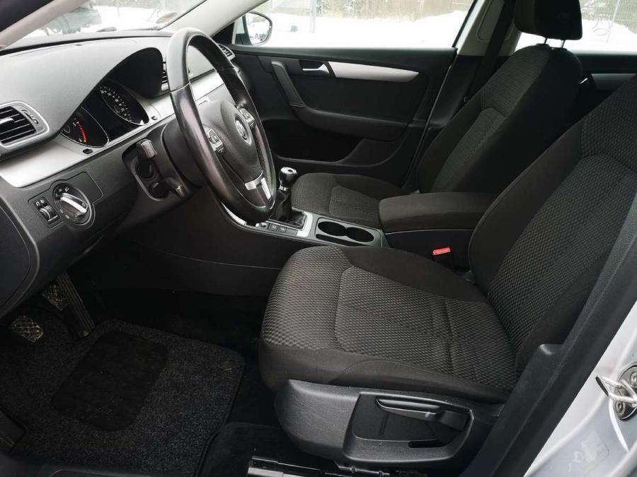 Grey Volkswagen Passat 2013 in Radviliskis, with an engine capacity of 1.97 L and mileage of 291 thousand km for 5250 €, photo 9 on AUTOMOTO.COM.LV