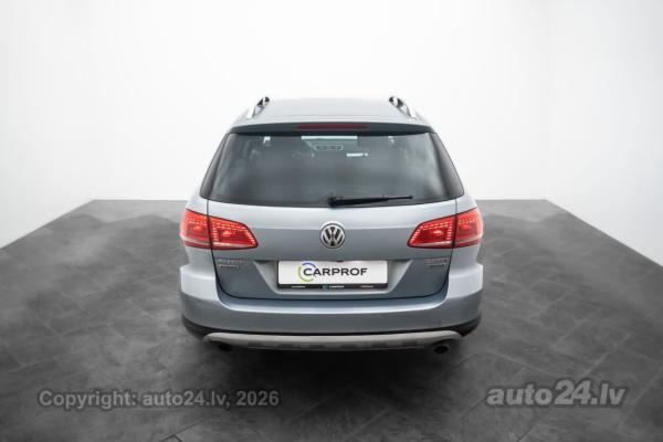 Grey Volkswagen Passat 2013 in Tallinn, with an engine capacity of 2.00 L and mileage of 236 thousand km for 8999 €, photo 5 on AUTOMOTO.COM.LV