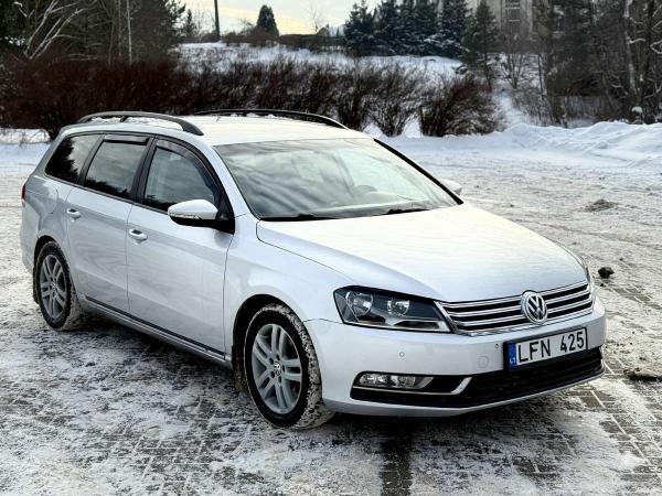 Pelēks Volkswagen Passat 2013 Viļņa, ar dzinēja tilpumu 2.00 L un nobraukumu 300 tūkst. km par 4400 €, foto 2 vietnē AUTOMOTO.COM.LV
