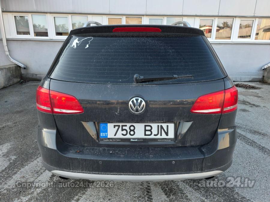 Grey Volkswagen Passat 2013 in Tallinn, with an engine capacity of 2.00 L and mileage of 386 thousand km for 3999 €, photo 8 on AUTOMOTO.COM.LV