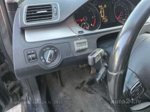 Grey Volkswagen Passat 2013 in Tallinn, with an engine capacity of 2.00 L and mileage of 386 thousand km for 3999 €, photo 13 on AUTOMOTO.COM.LV