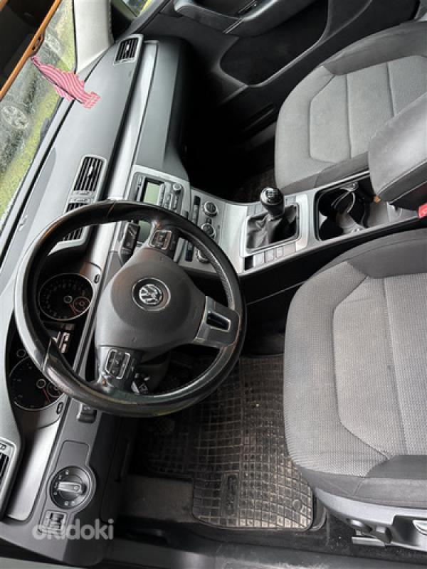 Grey Volkswagen Passat 2013 in Tallinn, with an engine capacity of 2.00 L and mileage of 313 thousand km for 5495 €, photo 6 on AUTOMOTO.COM.LV