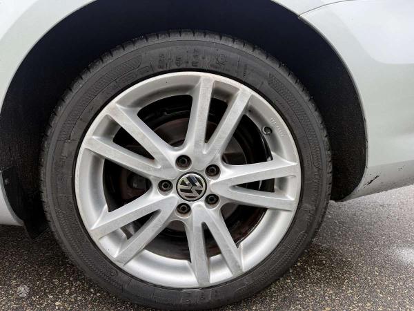 Grey Volkswagen Passat 2013 in Vilnius, with an engine capacity of 1.40 L and mileage of 330 thousand km for 4200 €, photo 8 on AUTOMOTO.COM.LV