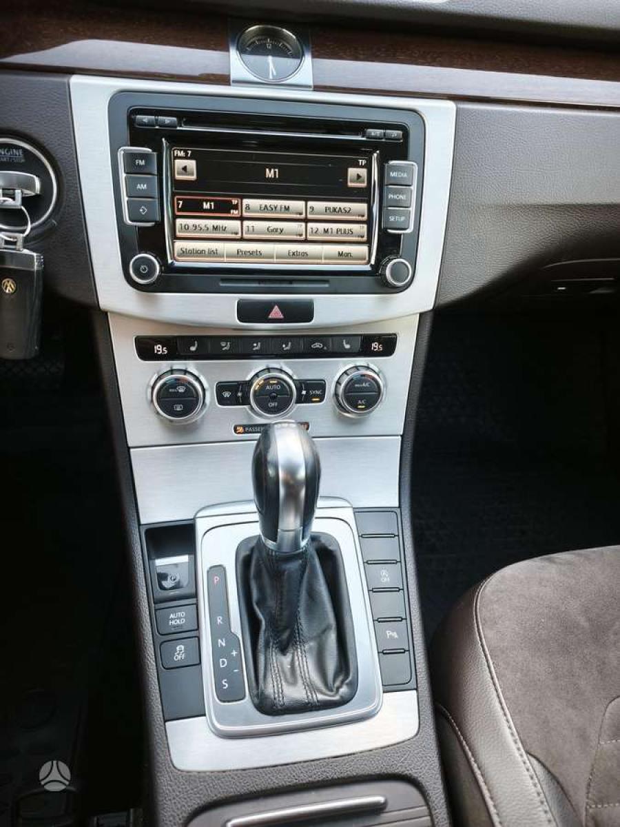 Grey Volkswagen Passat 2013 in Vilnius, with an engine capacity of 1.39 L and mileage of 198 thousand km for 4950 €, photo 15 on AUTOMOTO.COM.LV