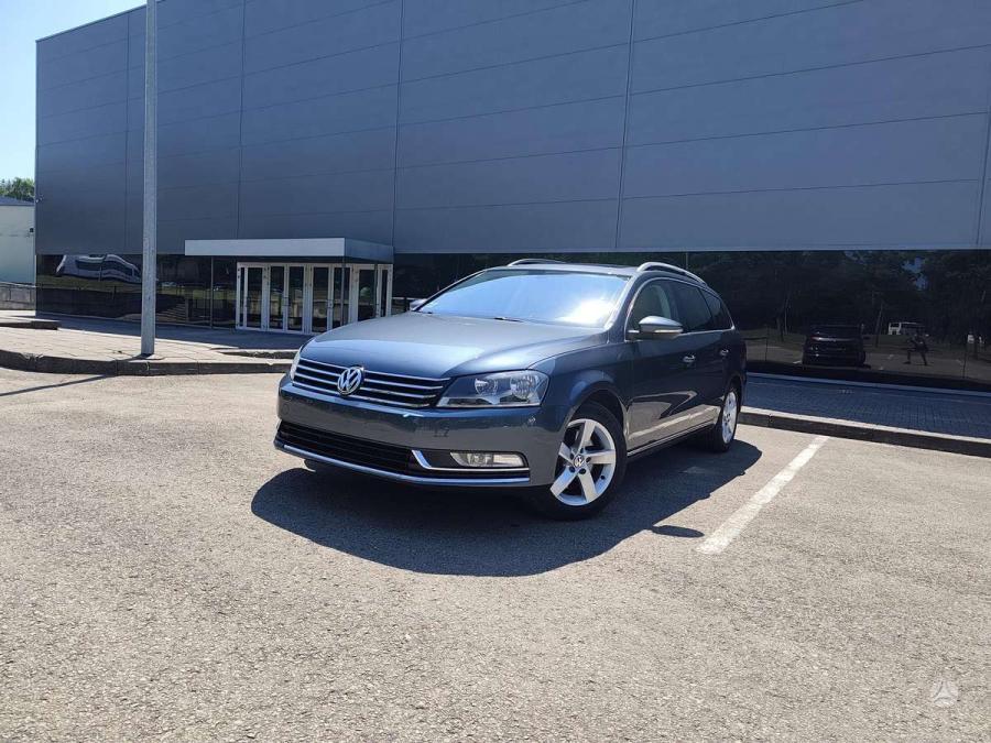 Grey Volkswagen Passat 2013 in Vilnius, with an engine capacity of 1.40 L and mileage of 305 thousand km for 4300 €, photo 5 on AUTOMOTO.COM.LV