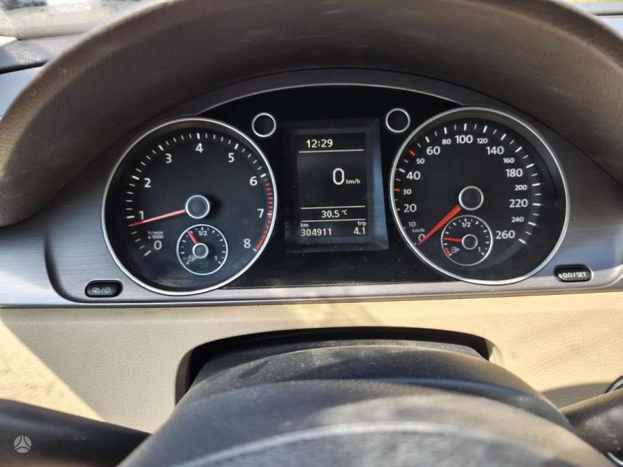 Grey Volkswagen Passat 2013 in Vilnius, with an engine capacity of 1.40 L and mileage of 305 thousand km for 4300 €, photo 12 on AUTOMOTO.COM.LV