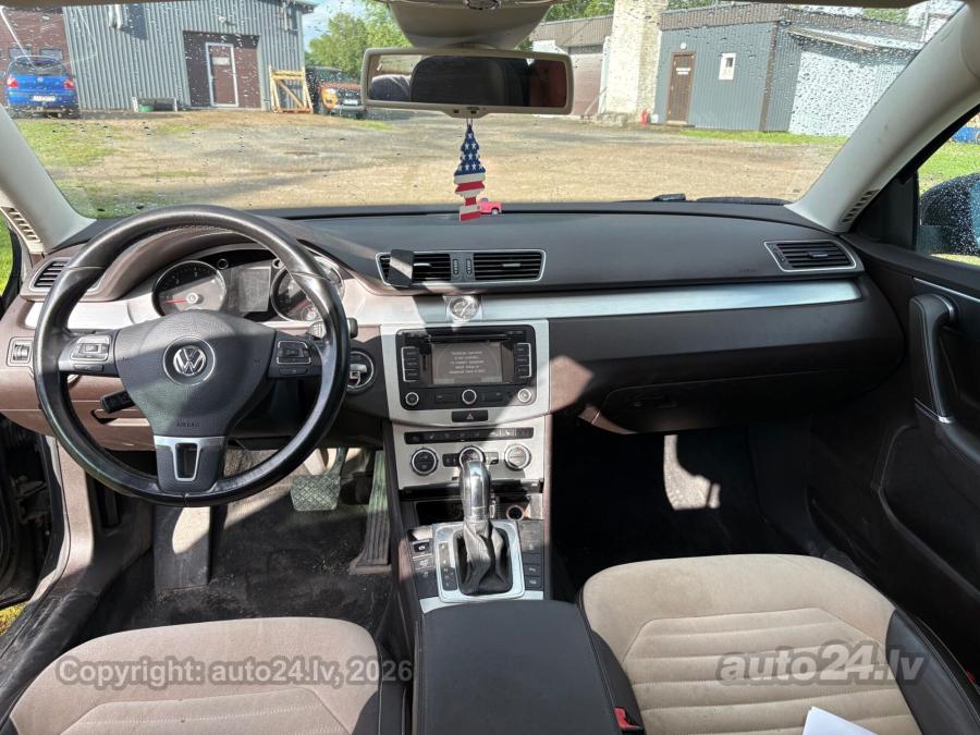 Grey Volkswagen Passat 2013 in Tallinn, with an engine capacity of 1.60 L and mileage of 285 thousand km for 6899 €, photo 6 on AUTOMOTO.COM.LV