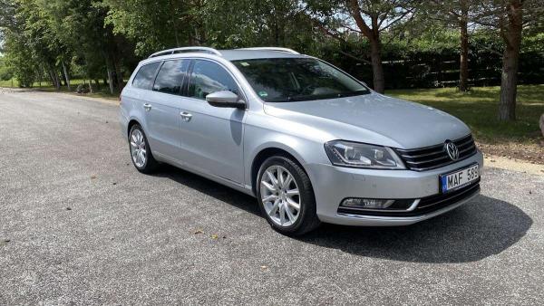 Grey Volkswagen Passat 2013 in Siauliai, with an engine capacity of 1.97 L and mileage of 235 thousand km for 7250 €, photo 3 on AUTOMOTO.COM.LV