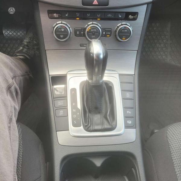 Pelēks Volkswagen Passat 2013 Telšiai, ar dzinēja tilpumu 2.00 L un nobraukumu 268 tūkst. km par 4850 €, foto 9 vietnē AUTOMOTO.COM.LV