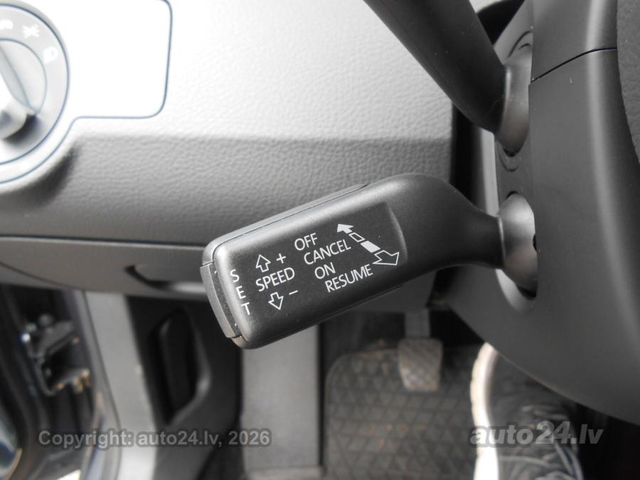 Grey Volkswagen Passat 2013 in Viljandi, with an engine capacity of 1.60 L and mileage of 206 thousand km for 6690 €, photo 8 on AUTOMOTO.COM.LV