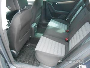 Grey Volkswagen Passat 2013 in Viljandi, with an engine capacity of 1.60 L and mileage of 206 thousand km for 6690 €, photo 10 on AUTOMOTO.COM.LV