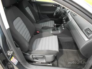 Grey Volkswagen Passat 2013 in Viljandi, with an engine capacity of 1.60 L and mileage of 206 thousand km for 6690 €, photo 11 on AUTOMOTO.COM.LV
