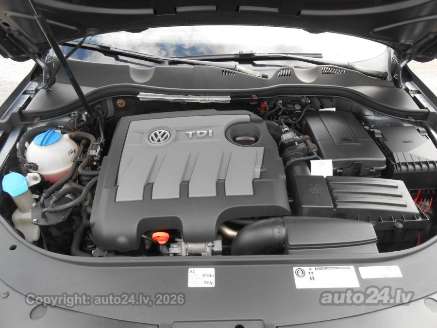 Grey Volkswagen Passat 2013 in Viljandi, with an engine capacity of 1.60 L and mileage of 206 thousand km for 6690 €, photo 13 on AUTOMOTO.COM.LV
