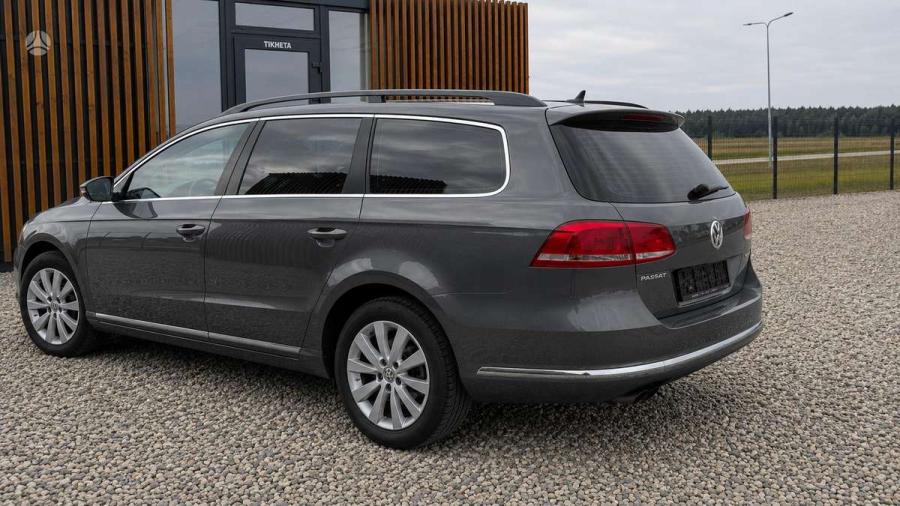 Pelēks Volkswagen Passat 2013 Tauragė, ar dzinēja tilpumu 1.97 L un nobraukumu 370 tūkst. km par 5100 €, foto 4 vietnē AUTOMOTO.COM.LV