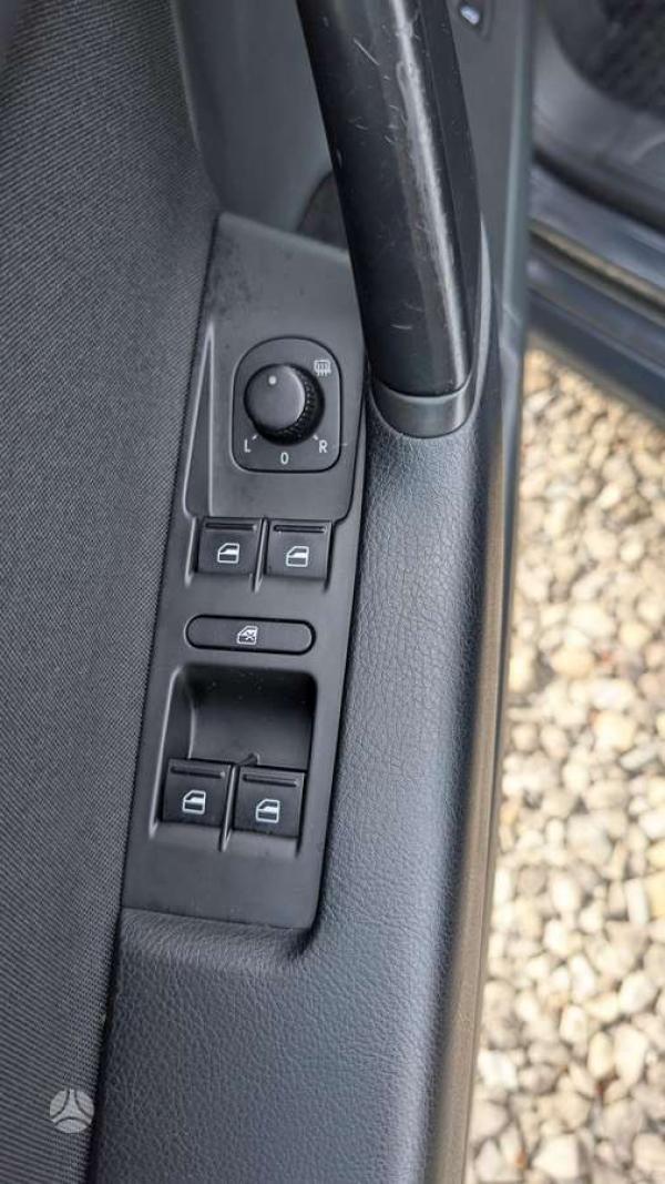 Pelēks Volkswagen Passat 2013 Tauragė, ar dzinēja tilpumu 1.97 L un nobraukumu 370 tūkst. km par 5100 €, foto 7 vietnē AUTOMOTO.COM.LV