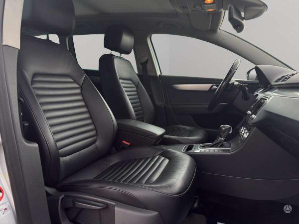 Pelēks Volkswagen Passat 2013 Viļņa, ar dzinēja tilpumu 2.00 L un nobraukumu 294 tūkst. km par 6499 €, foto 8 vietnē AUTOMOTO.COM.LV