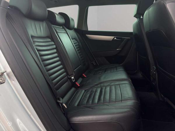 Pelēks Volkswagen Passat 2013 Viļņa, ar dzinēja tilpumu 2.00 L un nobraukumu 294 tūkst. km par 6499 €, foto 10 vietnē AUTOMOTO.COM.LV