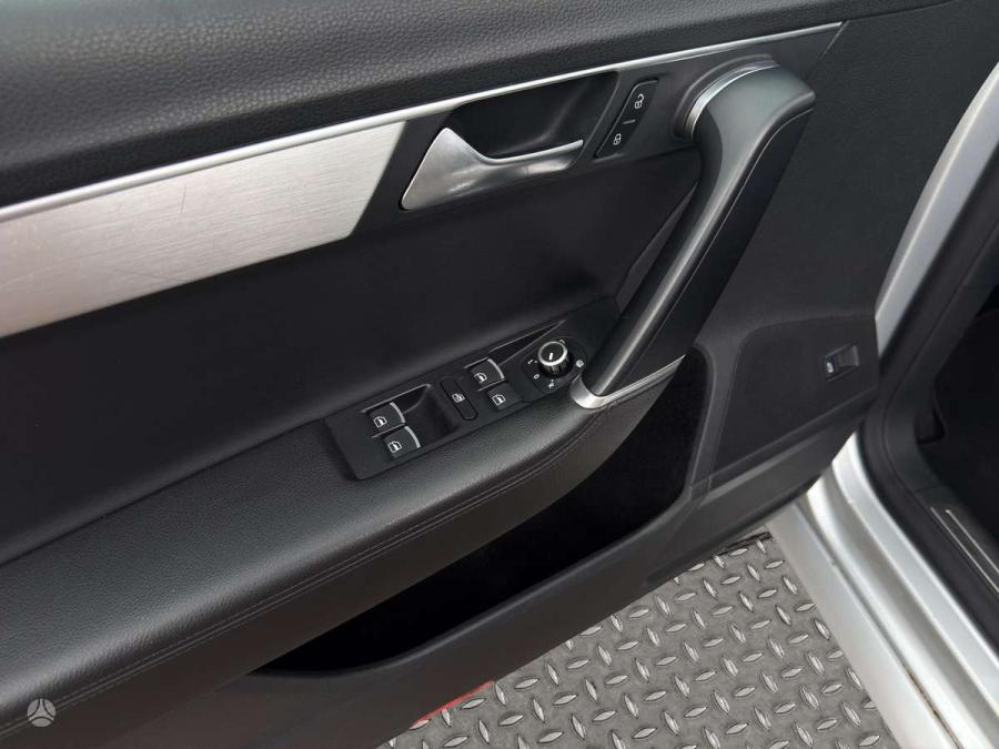 Pelēks Volkswagen Passat 2013 Viļņa, ar dzinēja tilpumu 2.00 L un nobraukumu 294 tūkst. km par 6499 €, foto 15 vietnē AUTOMOTO.COM.LV