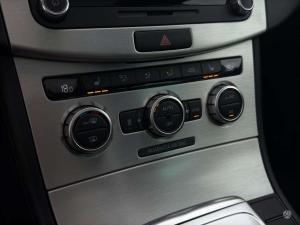 Pelēks Volkswagen Passat 2013 Viļņa, ar dzinēja tilpumu 2.00 L un nobraukumu 294 tūkst. km par 6499 €, foto 18 vietnē AUTOMOTO.COM.LV