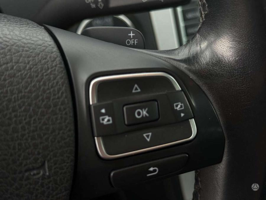 Pelēks Volkswagen Passat 2013 Viļņa, ar dzinēja tilpumu 2.00 L un nobraukumu 294 tūkst. km par 6499 €, foto 21 vietnē AUTOMOTO.COM.LV