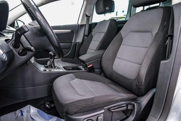Grey Volkswagen Passat 2013 in Kaunas, with an engine capacity of 1.40 L and mileage of 237 thousand km for 6390 €, photo 6 on AUTOMOTO.COM.LV