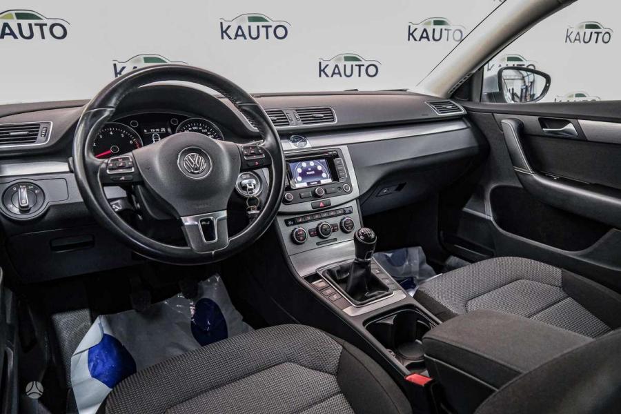 Grey Volkswagen Passat 2013 in Kaunas, with an engine capacity of 1.40 L and mileage of 237 thousand km for 6390 €, photo 8 on AUTOMOTO.COM.LV
