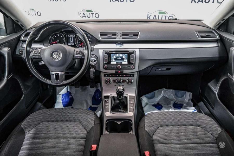Grey Volkswagen Passat 2013 in Kaunas, with an engine capacity of 1.40 L and mileage of 237 thousand km for 6390 €, photo 9 on AUTOMOTO.COM.LV