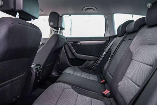 Grey Volkswagen Passat 2013 in Kaunas, with an engine capacity of 1.40 L and mileage of 237 thousand km for 6390 €, photo 9 on AUTOMOTO.COM.LV