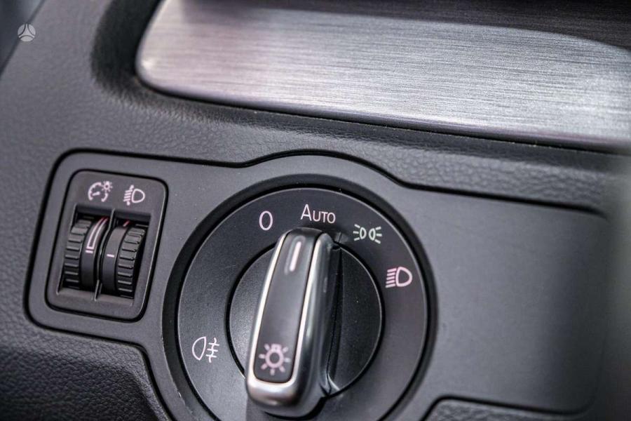 Grey Volkswagen Passat 2013 in Kaunas, with an engine capacity of 1.40 L and mileage of 237 thousand km for 6390 €, photo 16 on AUTOMOTO.COM.LV