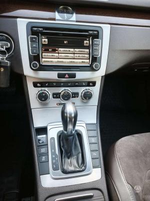 Grey Volkswagen Passat 2013 in Vilnius, with an engine capacity of 1.80 L and mileage of 198 thousand km for 4499 €, photo 16 on AUTOMOTO.COM.LV