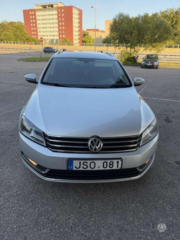 Grey Volkswagen Passat 2013 in Klaipeda, with an engine capacity of 1.60 L and mileage of 312 thousand km for 4000 €, photo 2 on AUTOMOTO.COM.LV
