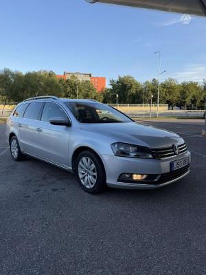 Grey Volkswagen Passat 2013 in Klaipeda, with an engine capacity of 1.60 L and mileage of 312 thousand km for 4000 €, photo 4 on AUTOMOTO.COM.LV