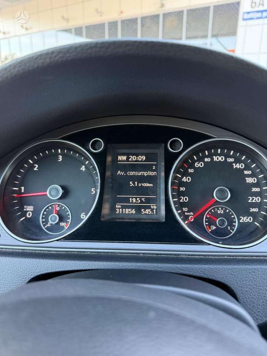 Grey Volkswagen Passat 2013 in Klaipeda, with an engine capacity of 1.60 L and mileage of 312 thousand km for 4000 €, photo 13 on AUTOMOTO.COM.LV