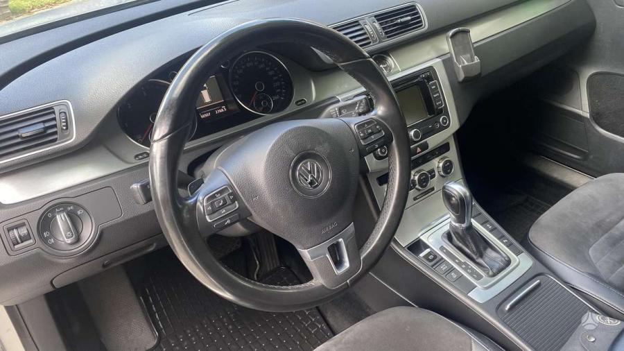 Pelēks Volkswagen Passat 2013 Šauļi, ar dzinēja tilpumu 1.97 L un nobraukumu 237 tūkst. km par 6750 €, foto 9 vietnē AUTOMOTO.COM.LV
