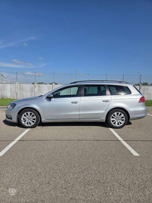 Pelēks Volkswagen Passat 2013 Vilkaviškis, ar dzinēja tilpumu 1.97 L un nobraukumu 267 tūkst. km par 5400 €, foto 3 vietnē AUTOMOTO.COM.LV