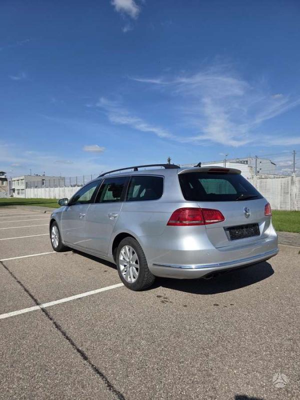 Pelēks Volkswagen Passat 2013 Vilkaviškis, ar dzinēja tilpumu 1.97 L un nobraukumu 267 tūkst. km par 5400 €, foto 4 vietnē AUTOMOTO.COM.LV