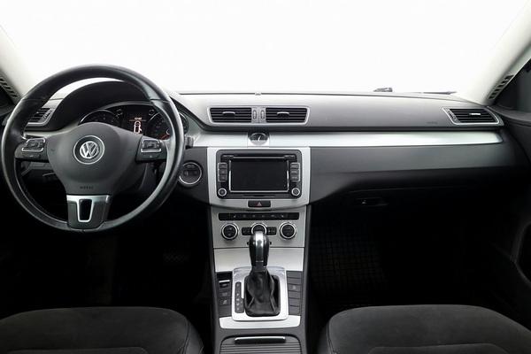 Grey Volkswagen Passat 2013 in Tallinn, with an engine capacity of 1.40 L and mileage of 293 thousand km for 2199 €, photo 6 on AUTOMOTO.COM.LV