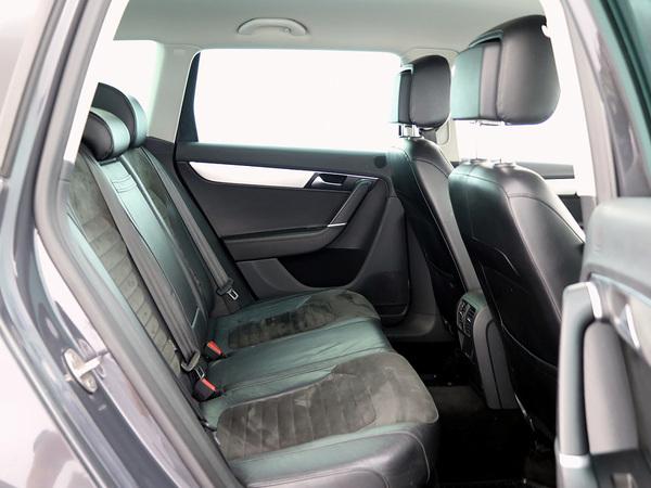 Grey Volkswagen Passat 2013 in Tallinn, with an engine capacity of 1.40 L and mileage of 293 thousand km for 2199 €, photo 8 on AUTOMOTO.COM.LV