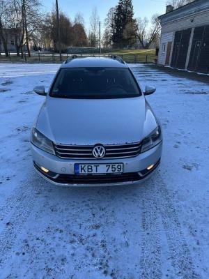 Grey Volkswagen Passat 2014 in Siauliai, with an engine capacity of 1.60 L and mileage of 482 thousand km for 4000 €, photo  on AUTOMOTO.COM.LV
