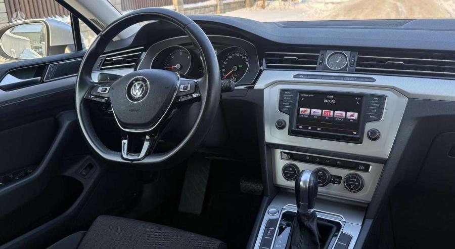 Pelēks Volkswagen Passat 2014 Kauņa, ar dzinēja tilpumu 1.97 L un nobraukumu 260 tūkst. km par 8400 €, foto 19 vietnē AUTOMOTO.COM.LV