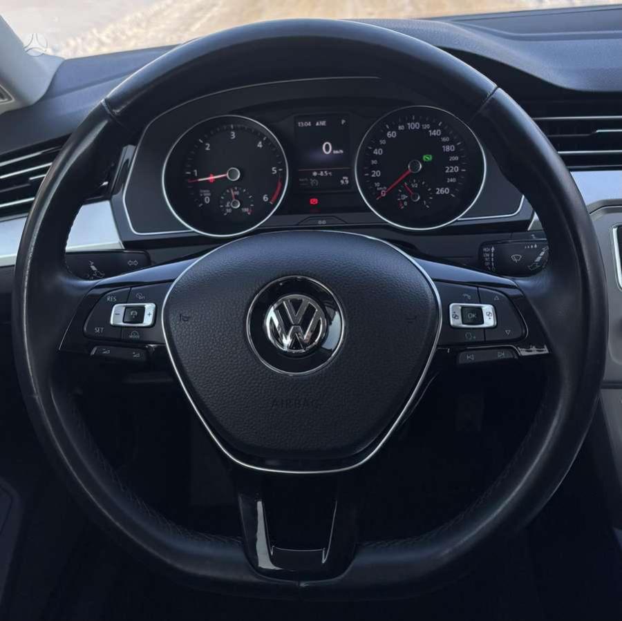 Pelēks Volkswagen Passat 2014 Kauņa, ar dzinēja tilpumu 1.97 L un nobraukumu 260 tūkst. km par 8400 €, foto 21 vietnē AUTOMOTO.COM.LV
