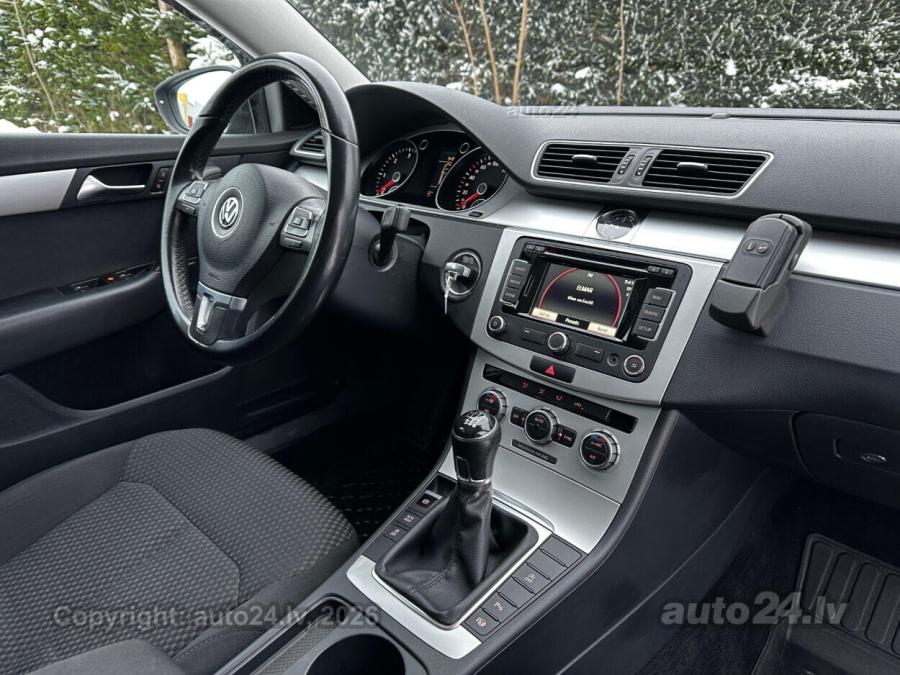 Grey Volkswagen Passat 2014 in Paide, with an engine capacity of 1.60 L and mileage of 246 thousand km for 6990 €, photo 11 on AUTOMOTO.COM.LV